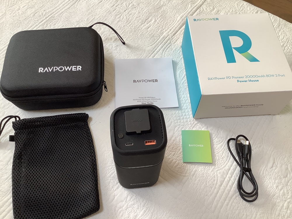 「RAVPower 大容量モバイルバッテリー 20000mAh RP-PB054Pro」レビュー。ACコンセント付きでも、常用できるサイズ感が ...